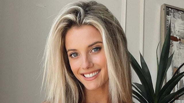 Lindsay Brewer in Bathing Suit Says "Aloha" – LMBRACING